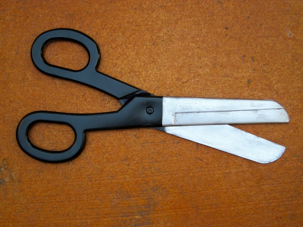 Large Scissor Wall Art from Dollar Tree Plastic Toy - Morena's Corner