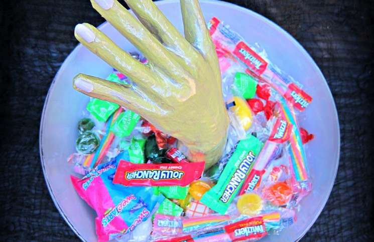 Make a Creepy Candy Bowl for Halloween - Morena's Corner