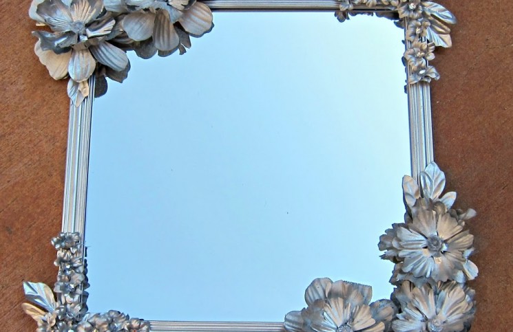 How to Make an Anthropologie Inspired Flower Mirror - Morena's Corner