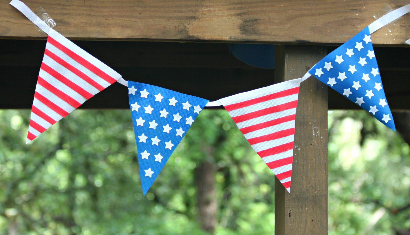 I was inspired by the American flag with this Fourth of July bunting ...