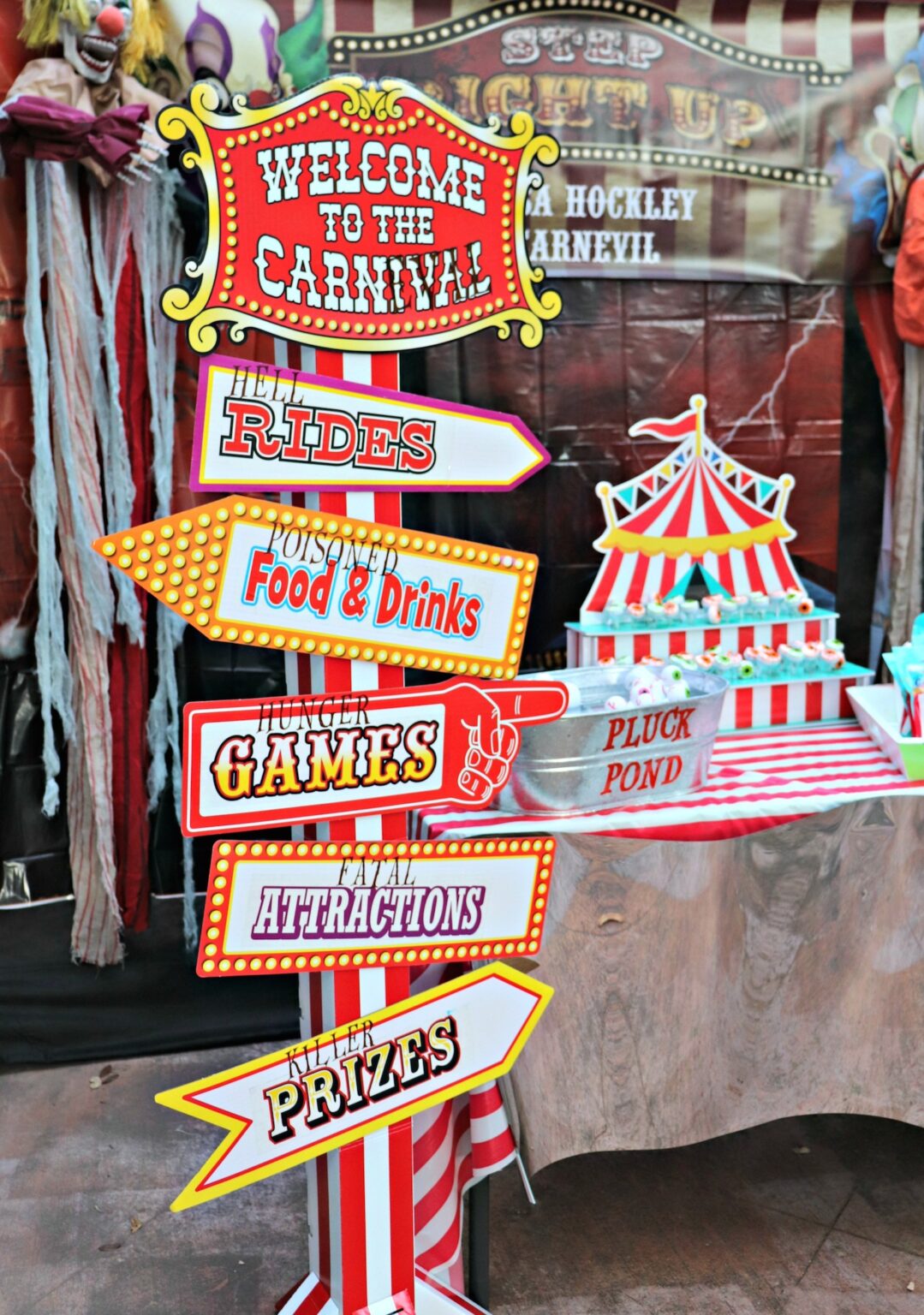 CarnEvil Vinyl Signs: Creepy Clown Halloween Decor - Morena's Corner