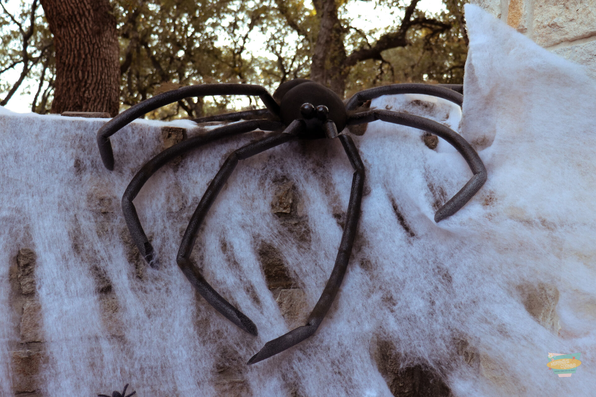 Make Giant Spiders: DIY Halloween Decor - Morena's Corner
