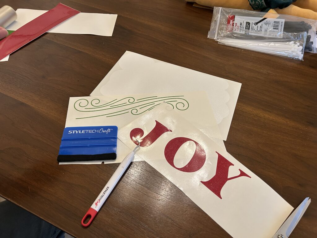 DIY Buddy the Elf Wreath Tutorial - Morena's Corner